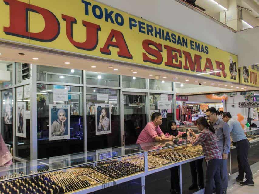 7 Tips Membuat Etalase Toko Emas Minimalis Mampu Berkonversi