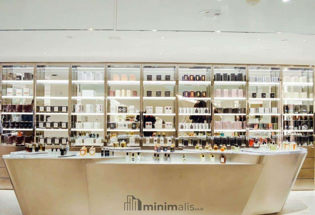 4 Tips Membuat Etalase Parfum Minimalis Menyatu Dengan Toko - Minimalist
