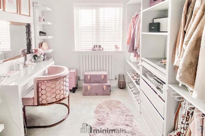 Siap Gaya! Ruang Baju Minimalis Ditata Layaknya Artis