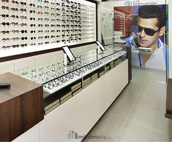 Kacamata Kinclong Berkat Etalase Optik Minimalis! - Minimalist