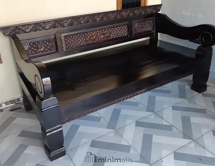 Pilihan Risban Kayu Minimalis Untuk Teman Berjemur di Taman - Minimalist