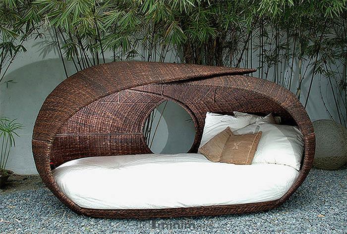 Pilihan Risban Kayu Minimalis Untuk Teman Berjemur di Taman