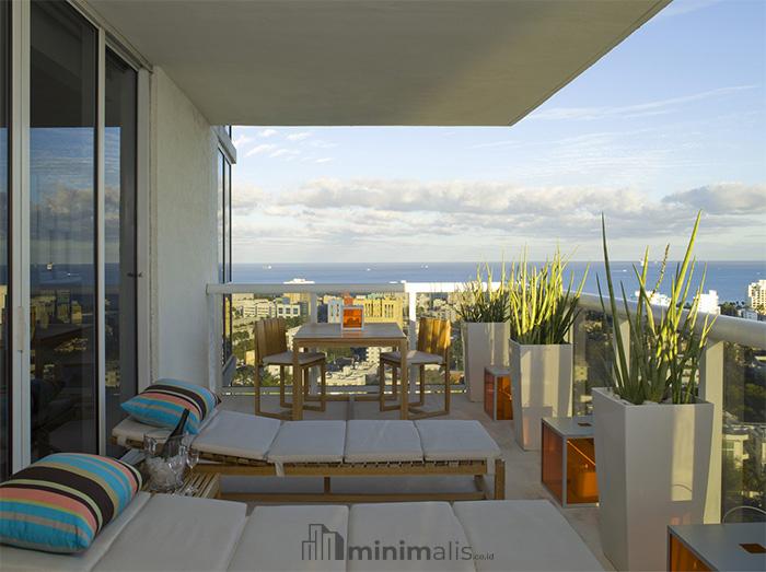 40+ Balkon Minimalis Untuk Bersantai di Luar Ruangan Penuh Privasi