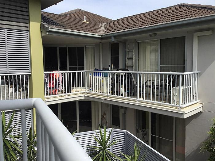40+ Balkon Minimalis Untuk Bersantai di Luar Ruangan Penuh Privasi