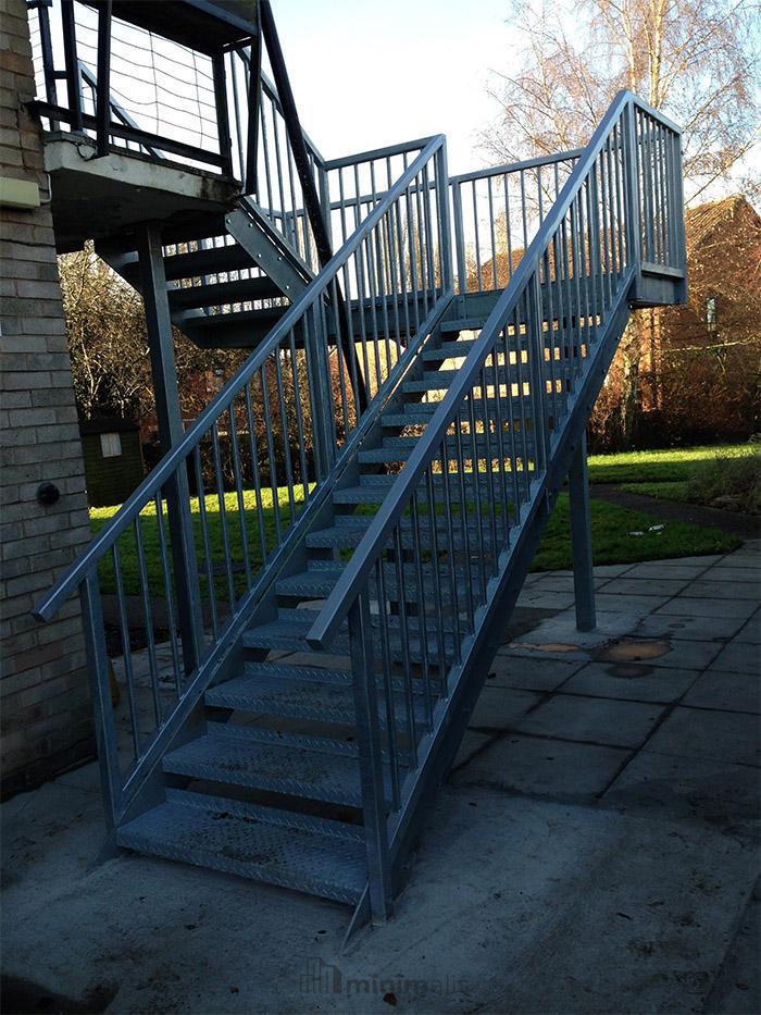 41+ Tangga Besi Minimalis Transisi Tampilan Hunian Modern - Minimalist