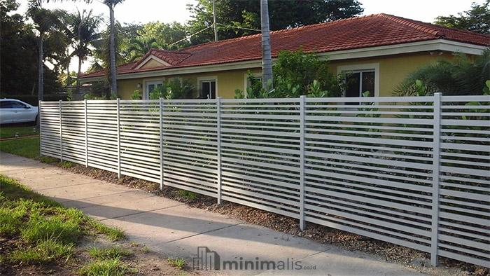 43+ Gambar Pagar Besi Minimalis Kuat di Luar Cantik di Dalam - Minimalist