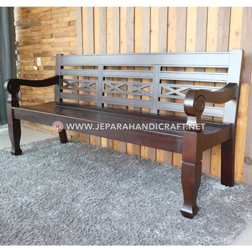 Pilihan Risban Kayu Minimalis Untuk Teman Berjemur di Taman - Minimalist